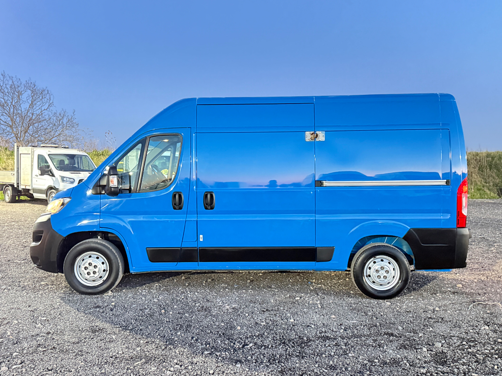 Used Peugeot Boxer 2.2 BlueHDi 335 Professional Panel Van 5dr Diesel ...