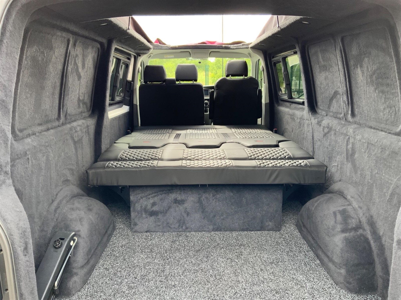 Used Volkswagen Transporter SPORTLINE EDITION R CAMPER DAY/VAN for sale ...