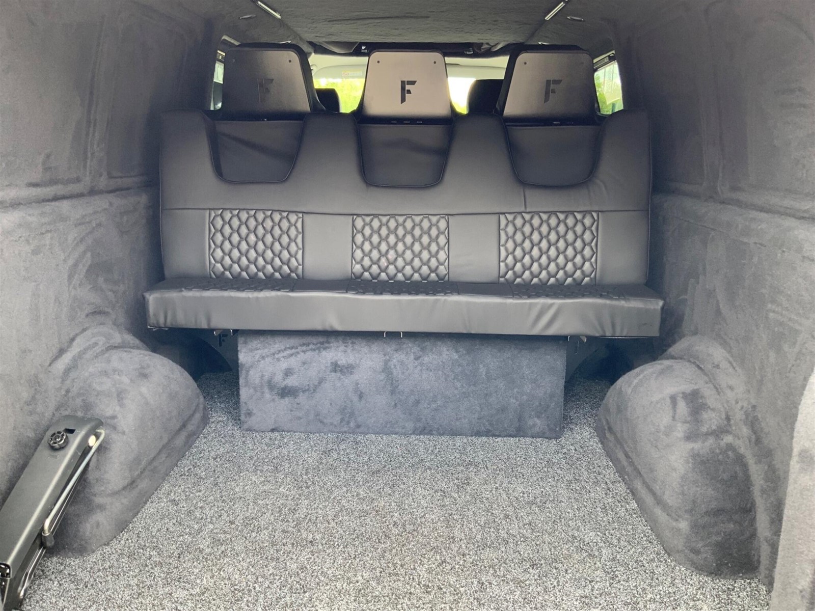 Used Volkswagen Transporter SPORTLINE EDITION R CAMPER DAY/VAN for sale ...