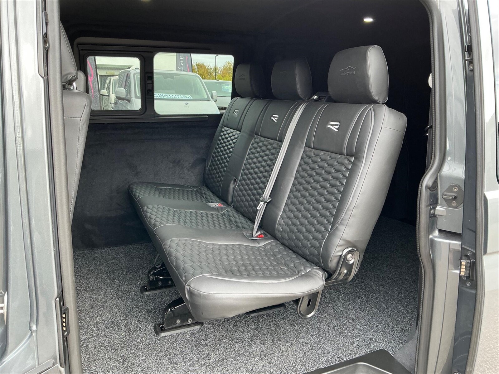 Used Volkswagen Transporter SPORTLINE EDITION R KOMBI for sale in ...
