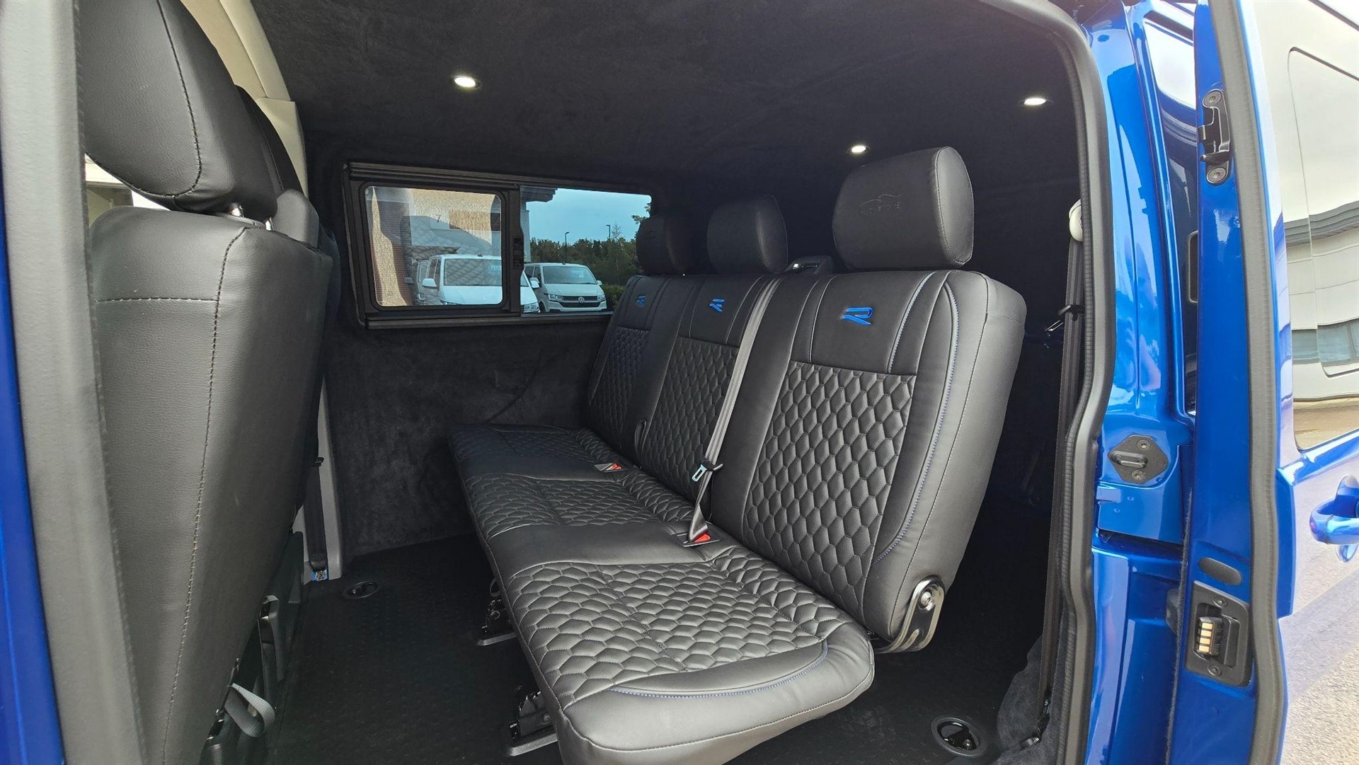 Used Volkswagen Transporter SPORTLINE EDITION R KOMBI DSG for sale in ...