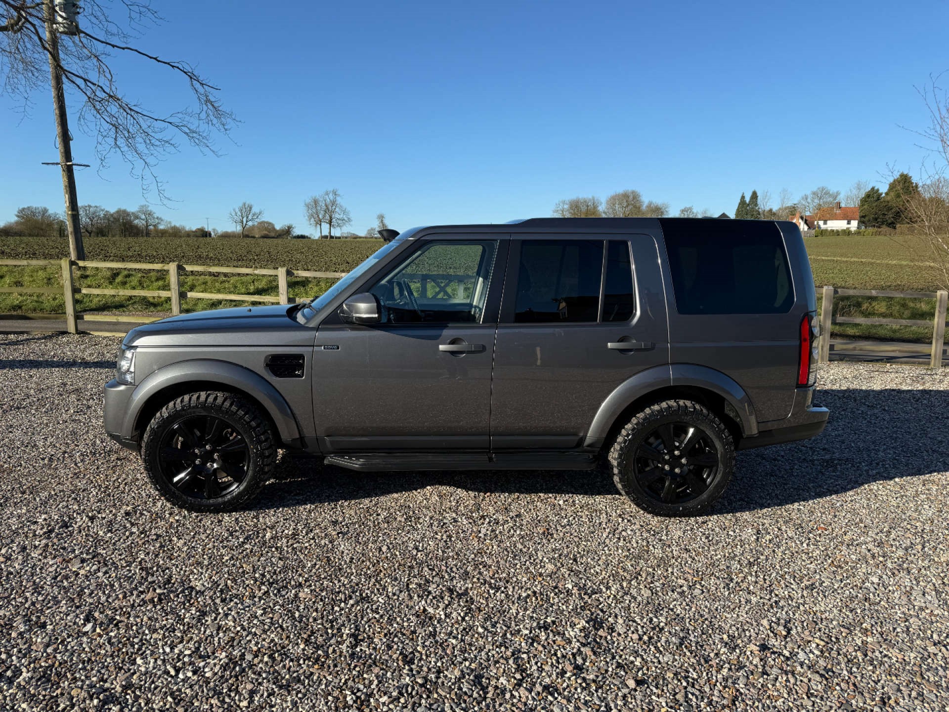 Used Land Rover Discovery SE Tech SDV6 Auto 4WD for sale in Saffron ...