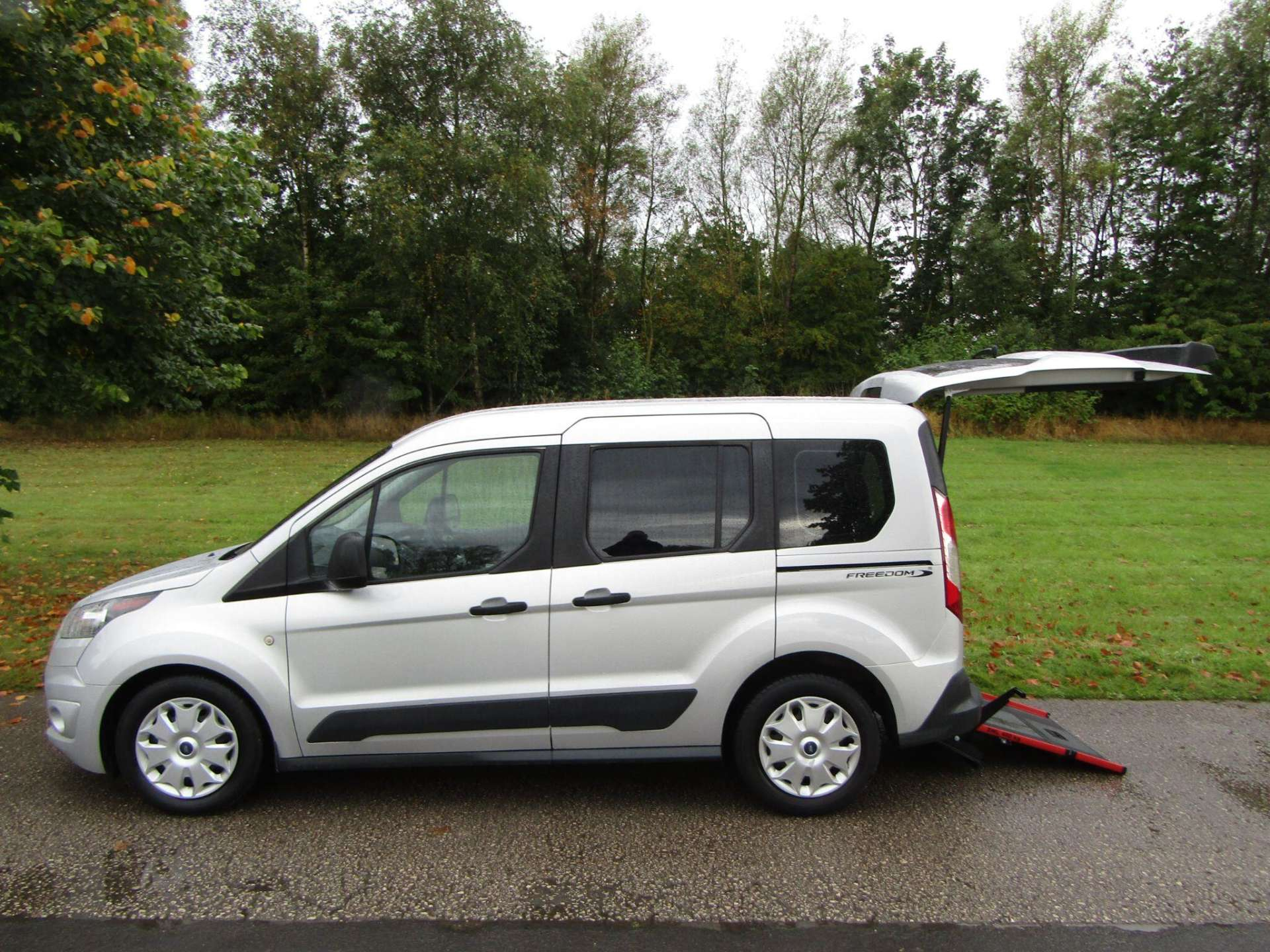 Used Ford Tourneo Connect Zetec Powershift Euro 6 (s/s) Wheelchair ...
