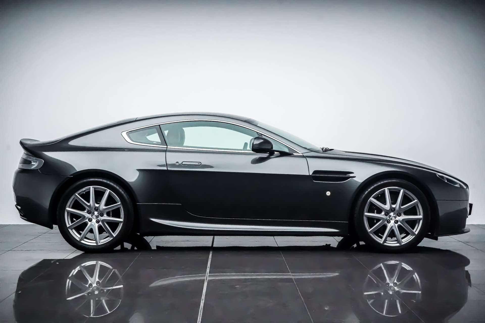 Used Aston Martin Vantage V8 Auto for sale in Wigan, Lancashire ...