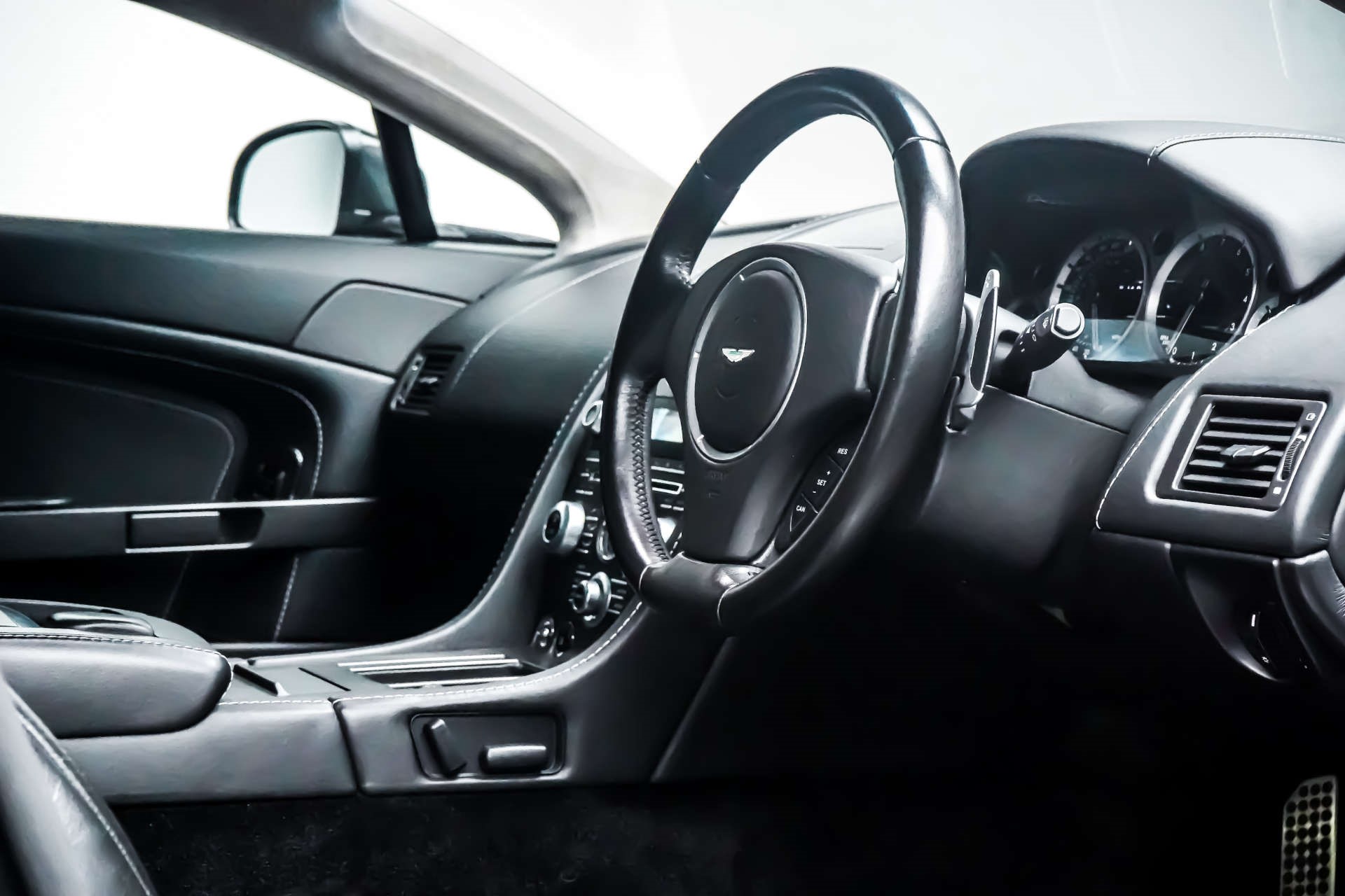 Used Aston Martin Vantage V8 Auto for sale in Wigan, Lancashire ...