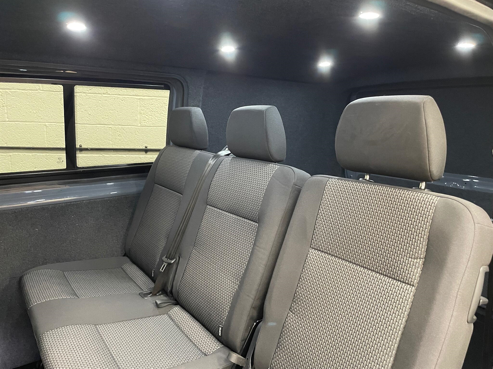 Used Volkswagen Transporter T6.1 2.0TDi T32 150PS HIGHLINE DSG KOMBI ...